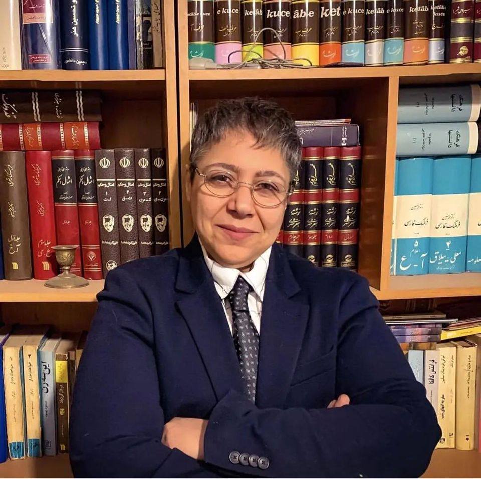 مازیار لرستانی در کت و شلوار مردانه